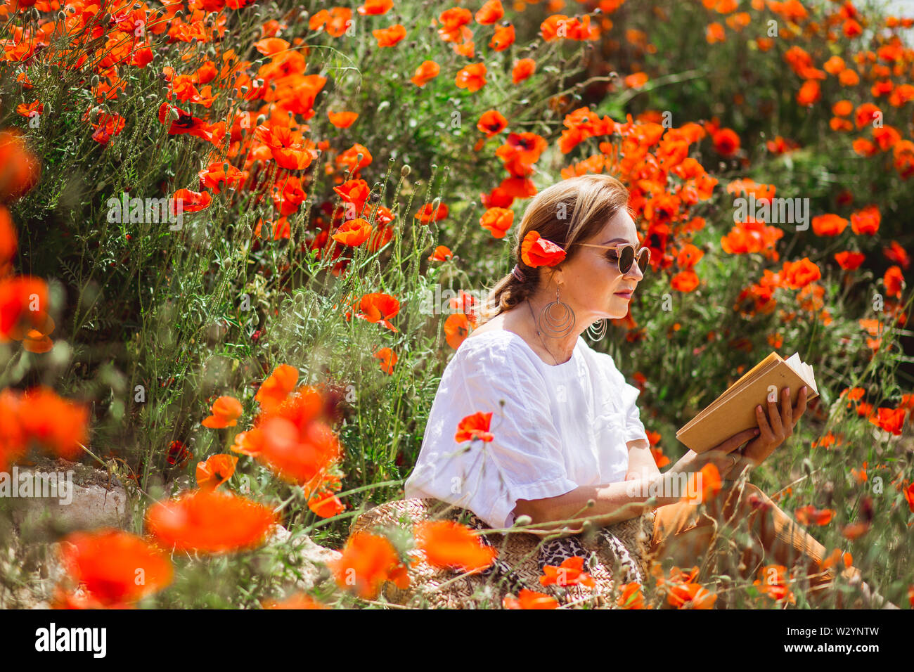 Empress fairytale hi-res stock photography and images - Alamy