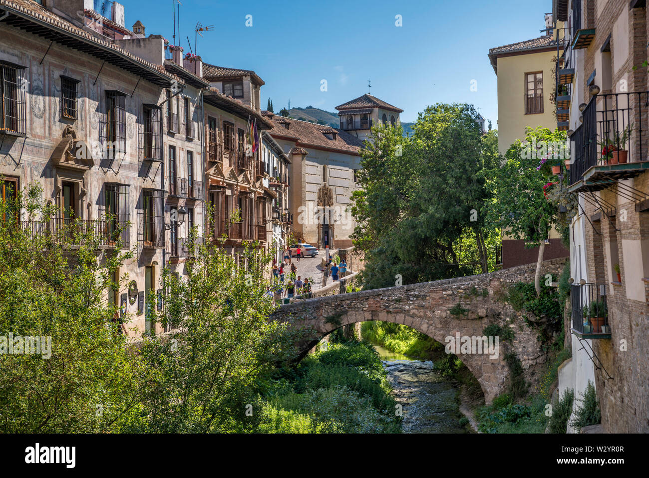 Medieval bridge, houses at Calle Carrera de Darro, over Rio Darro in ...