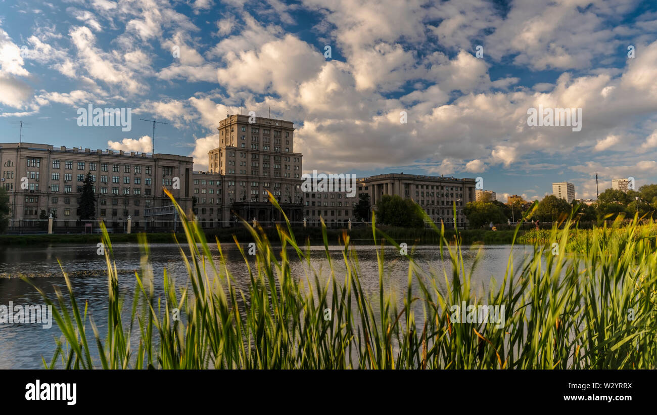 Ponds in the city hi-res stock photography and images - Alamy