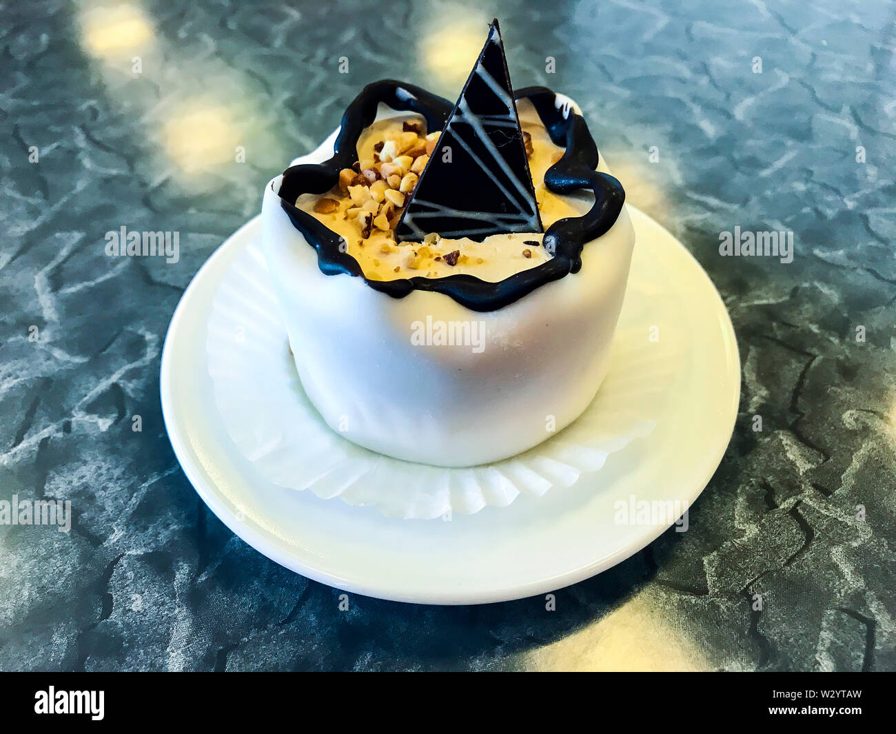Mastic cake hi-res stock photography and images - Alamy
