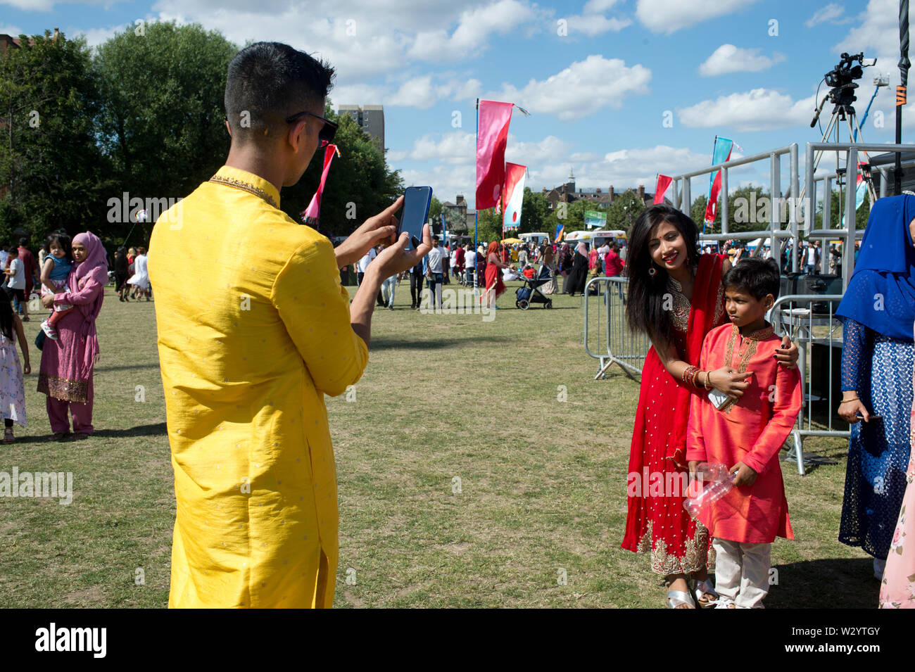 Bangladeshi family in tower hamlets hi-res stock photography and images ...