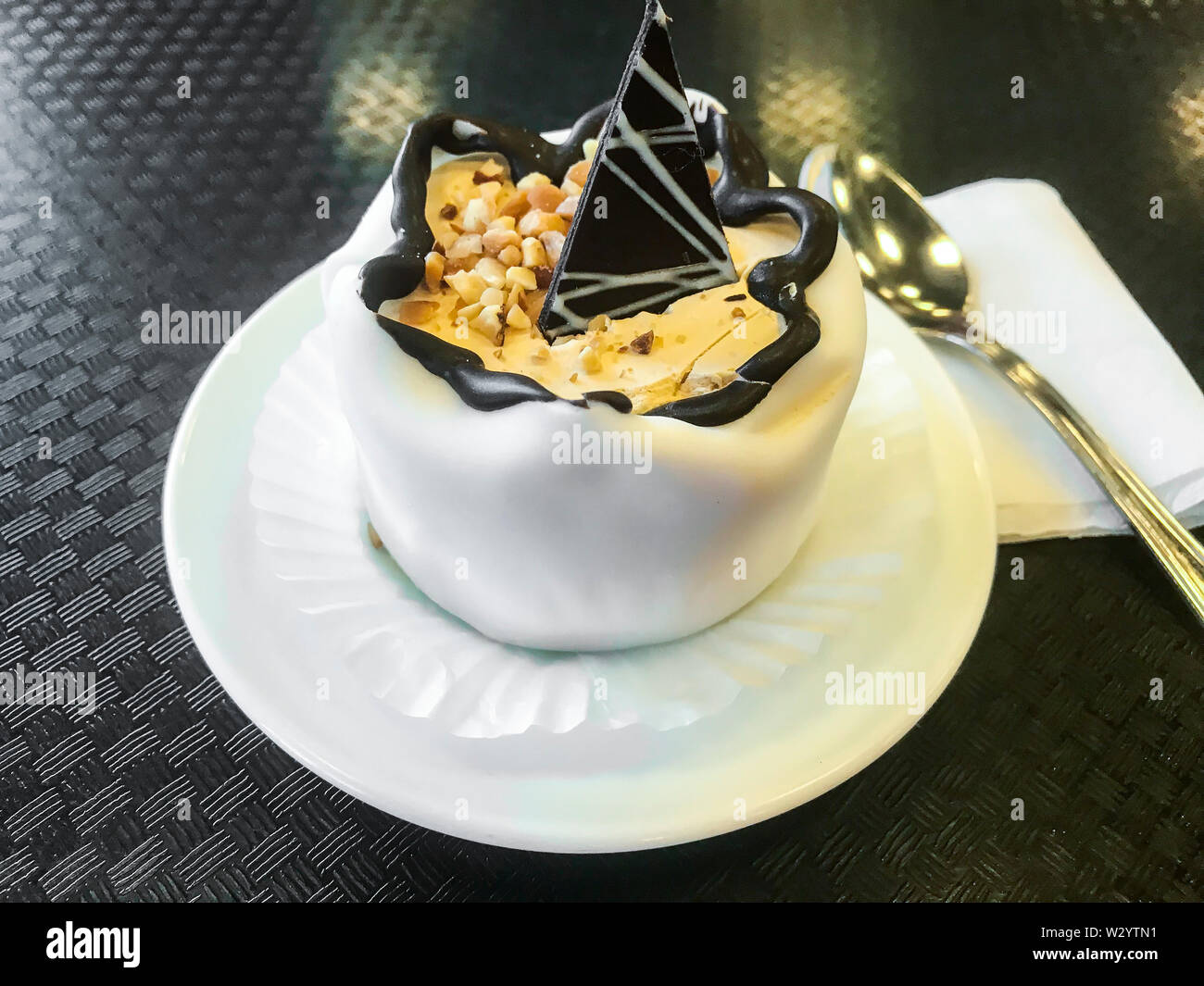 Mastic cake hi-res stock photography and images - Alamy