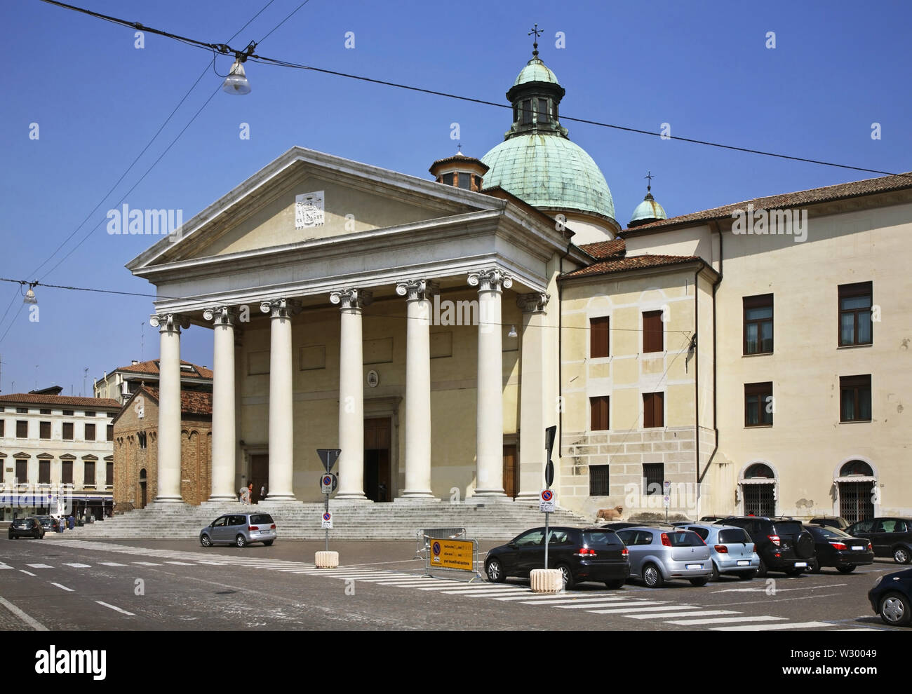 Treviso cathedral hi-res stock photography and images - Alamy