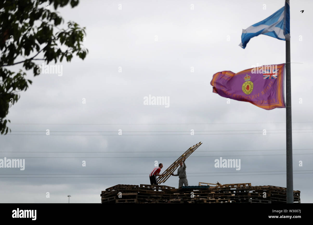 Loyalist bonfire avoniel leisure centre hi-res stock photography and ...