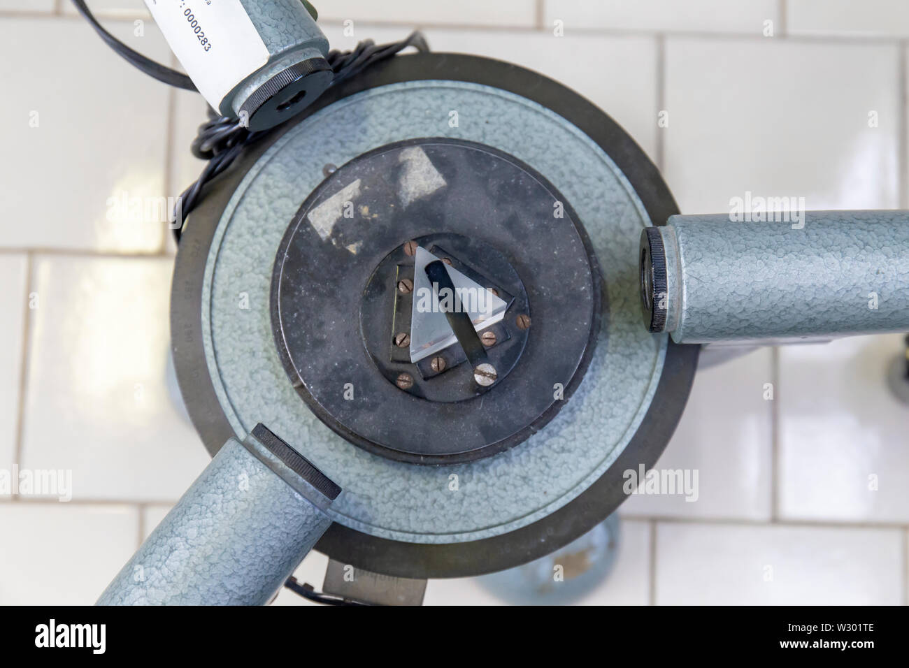 Spectroscope hi-res stock photography and images - Alamy