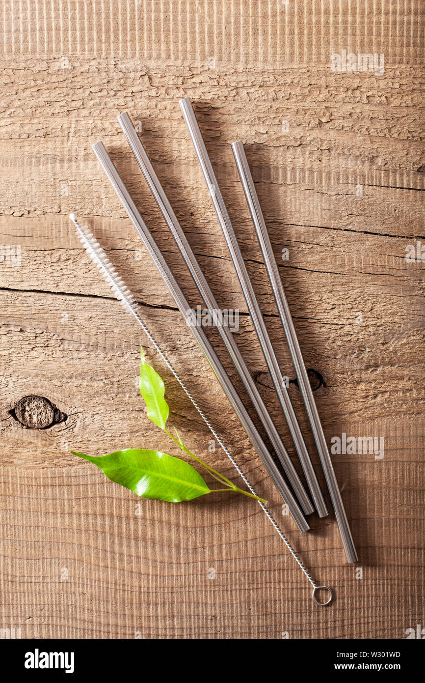 eco-friendly reusable metal drinking straw. zero waste concept Stock ...