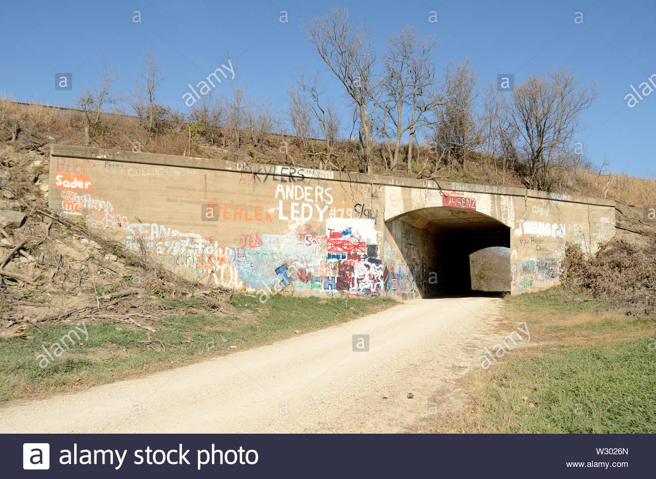 Railroad Overpass Stock Photos & Railroad Overpass Stock Images - Alamy