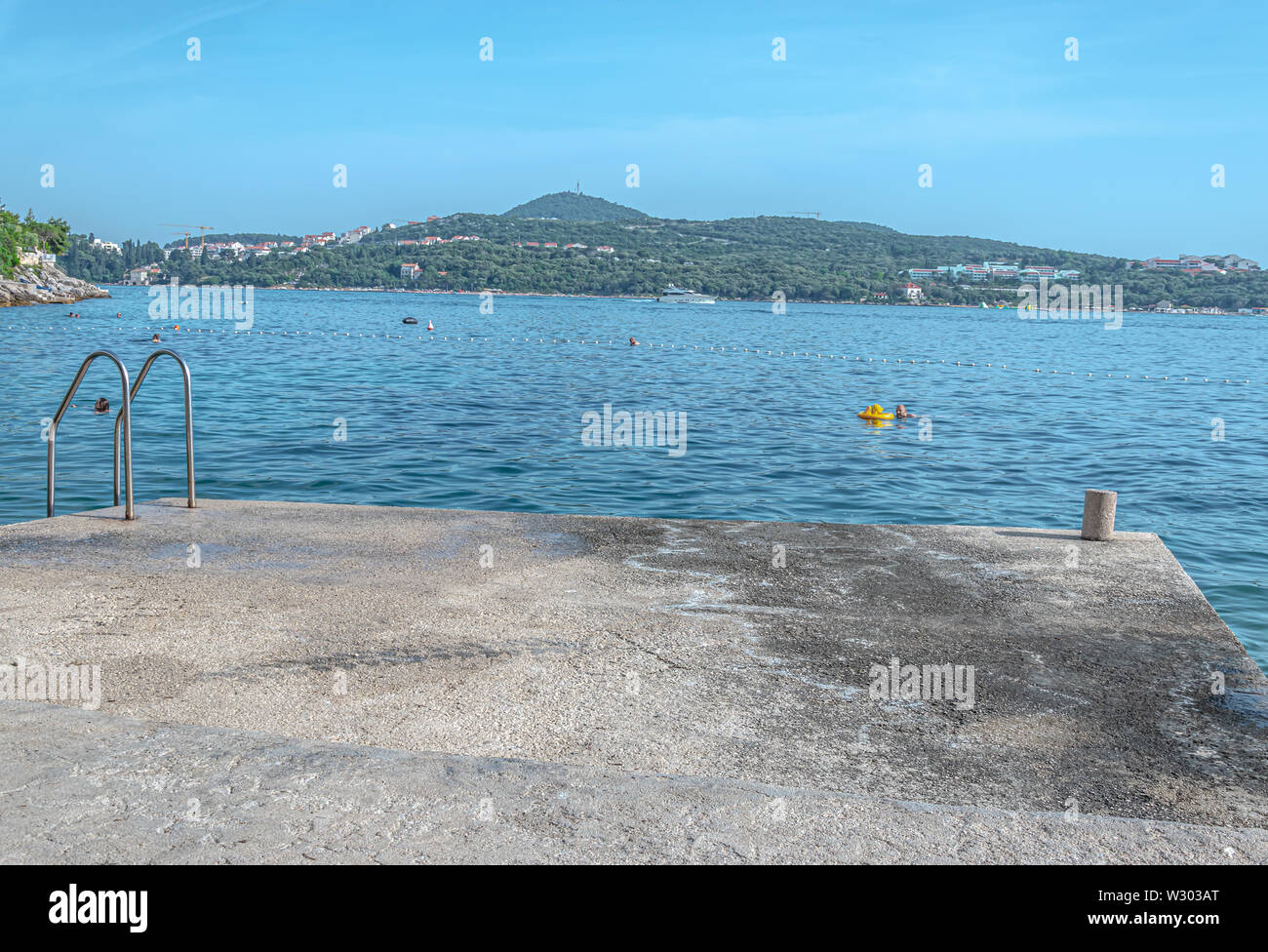 Concrete dock structure hi-res stock photography and images - Alamy
