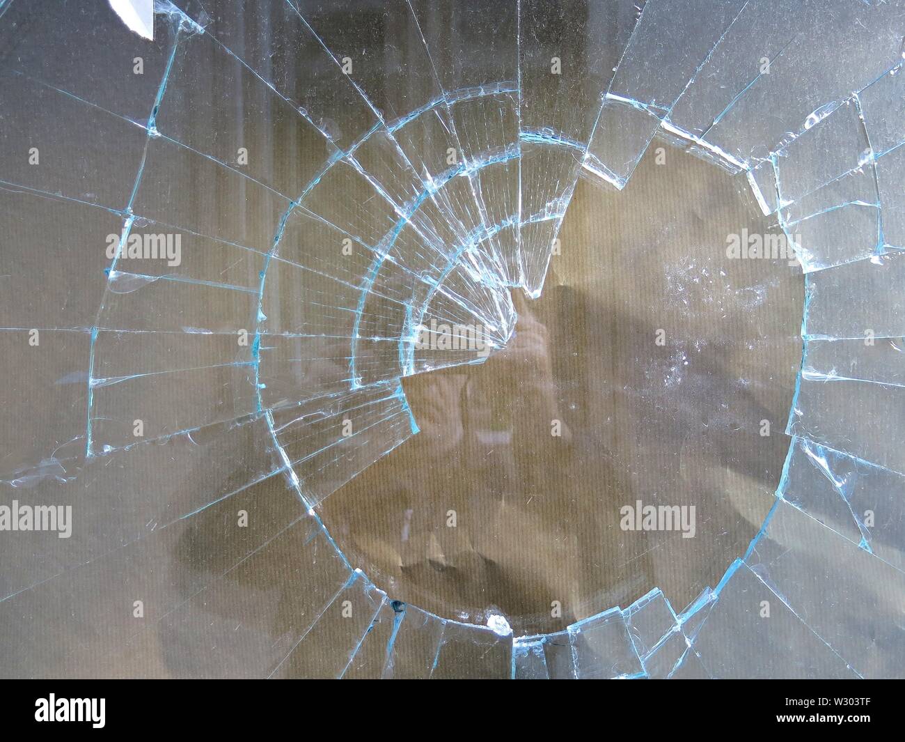 Circular pane hi-res stock photography and images - Alamy