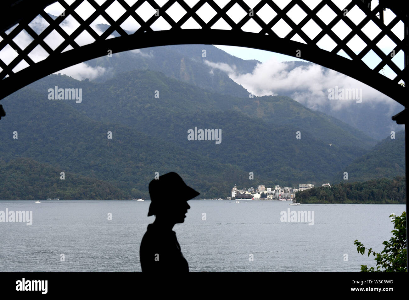 Riyue sun moon hi-res stock photography and images - Alamy