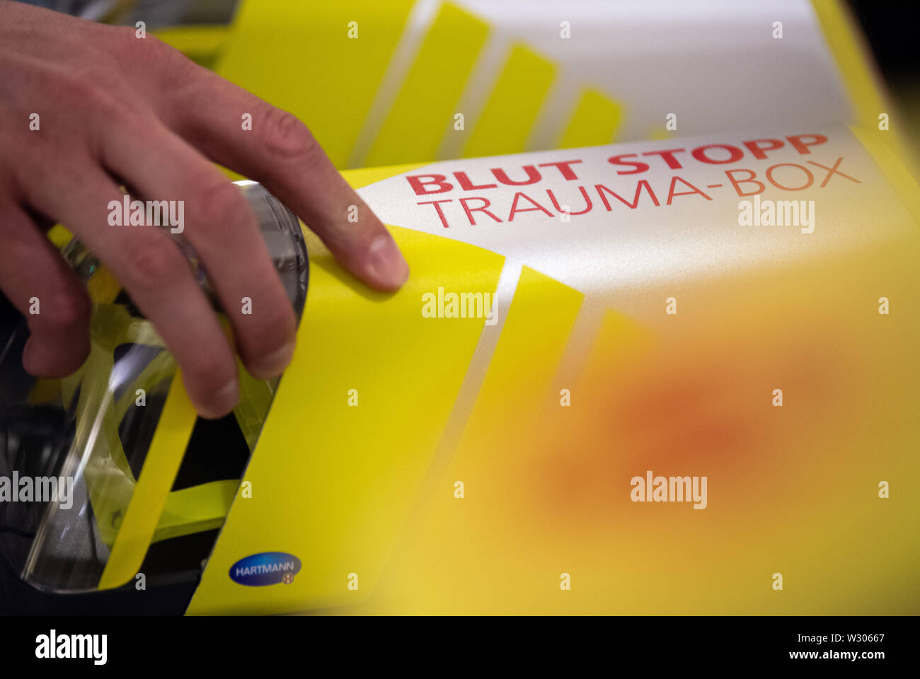 Binding box hi-res stock photography and images - Alamy