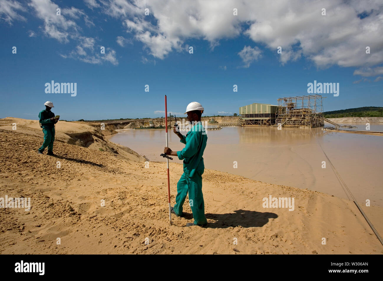 Managing & transporting of titanium mineral sands at mine site. Mining ...
