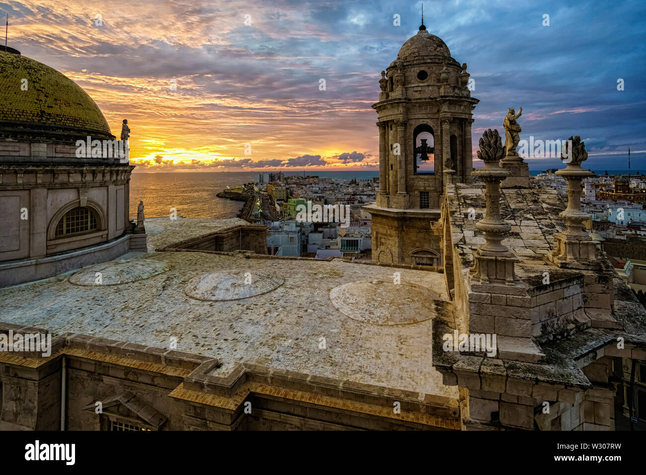 Cadix cathedral hi-res stock photography and images - Alamy