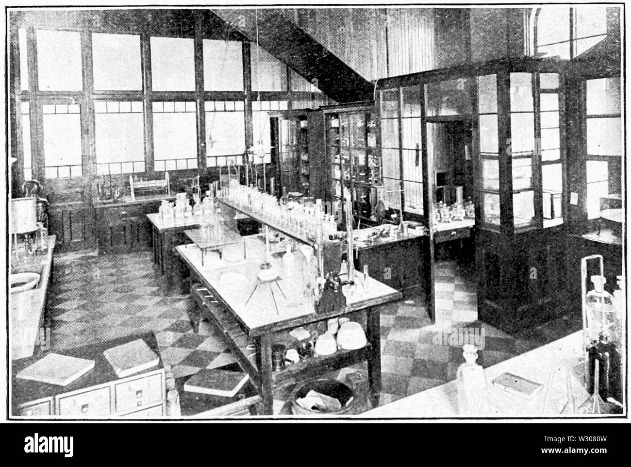 Chemical laboratory Black and White Stock Photos & Images - Alamy