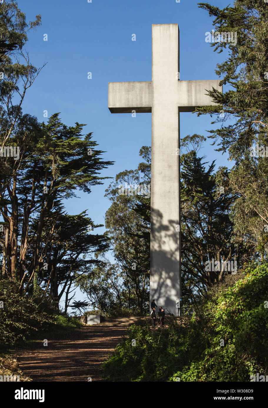 The Cross at Mt. Davidson historical landmark in San Francisco ...