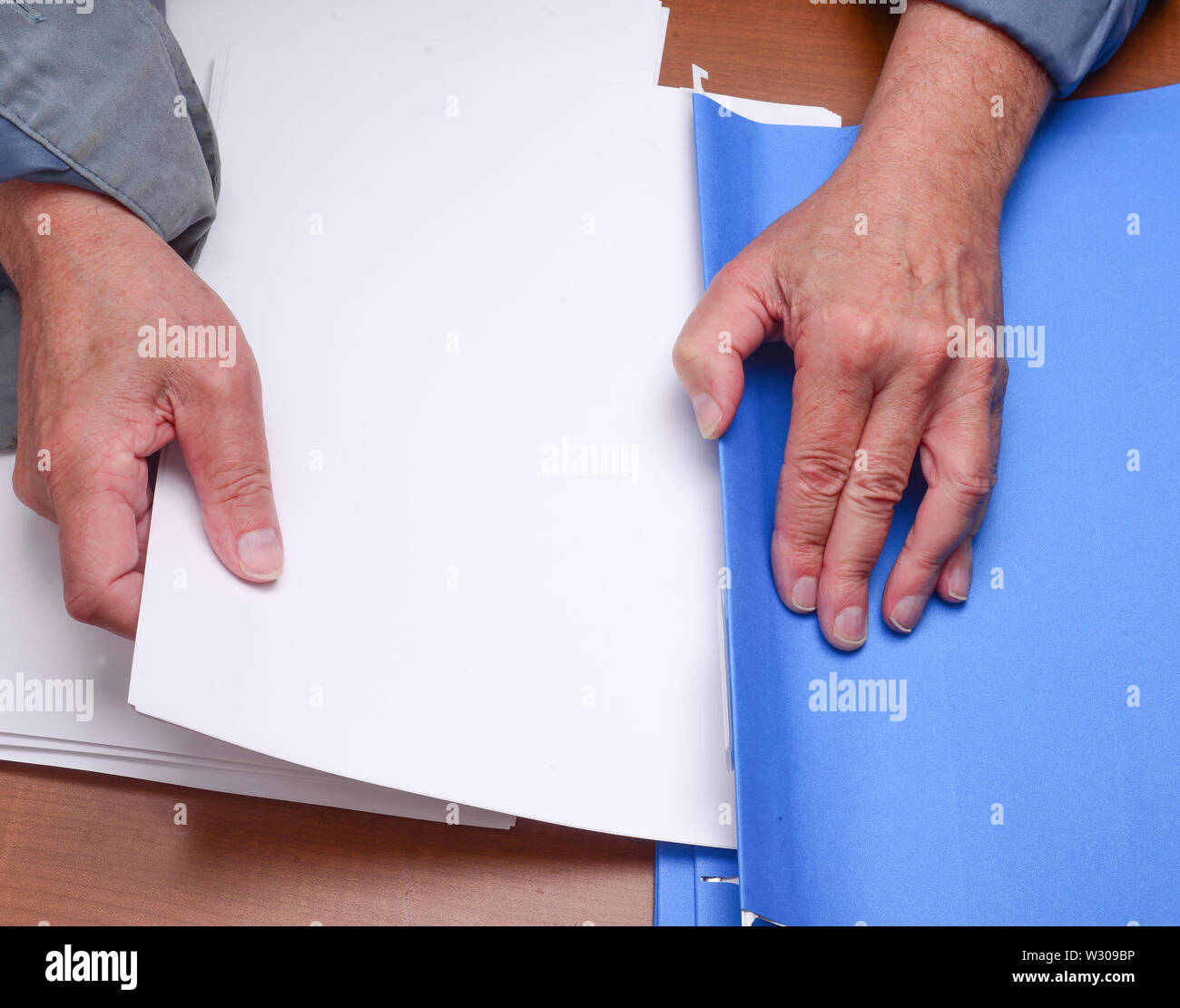 File folders are being used to organize paperwork needed for office or ...