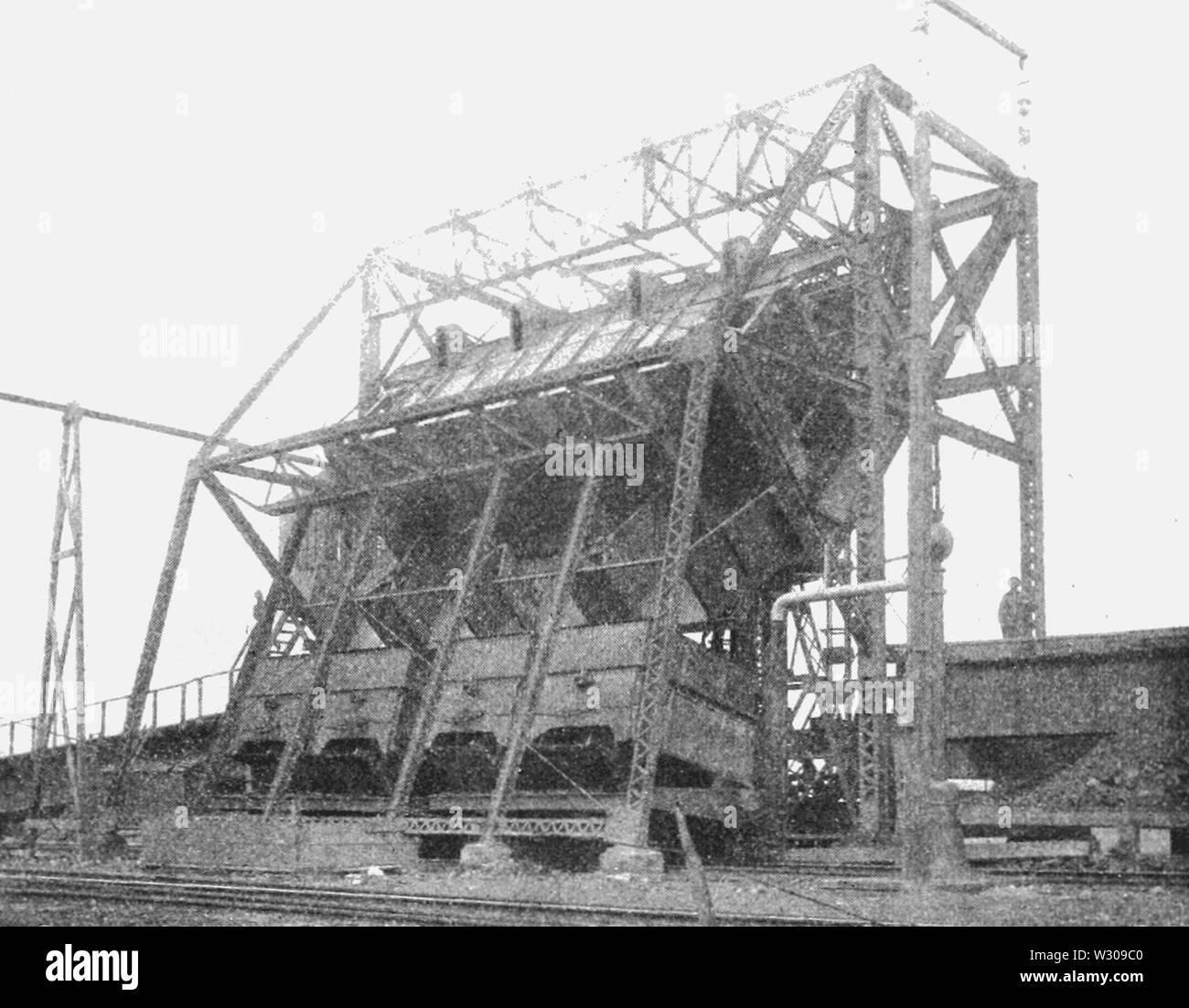 PSM V62 D079 Railroad car dumping machine Stock Photo - Alamy