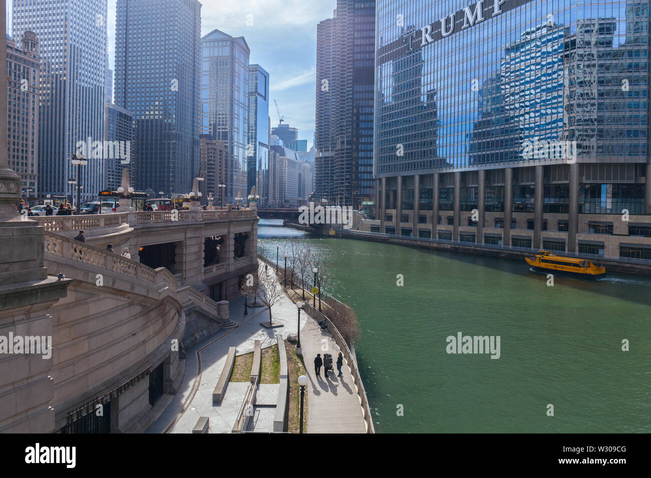 CHICAGO, ILLINOIS, USA - March 30, 2016: Trump Tower and International ...