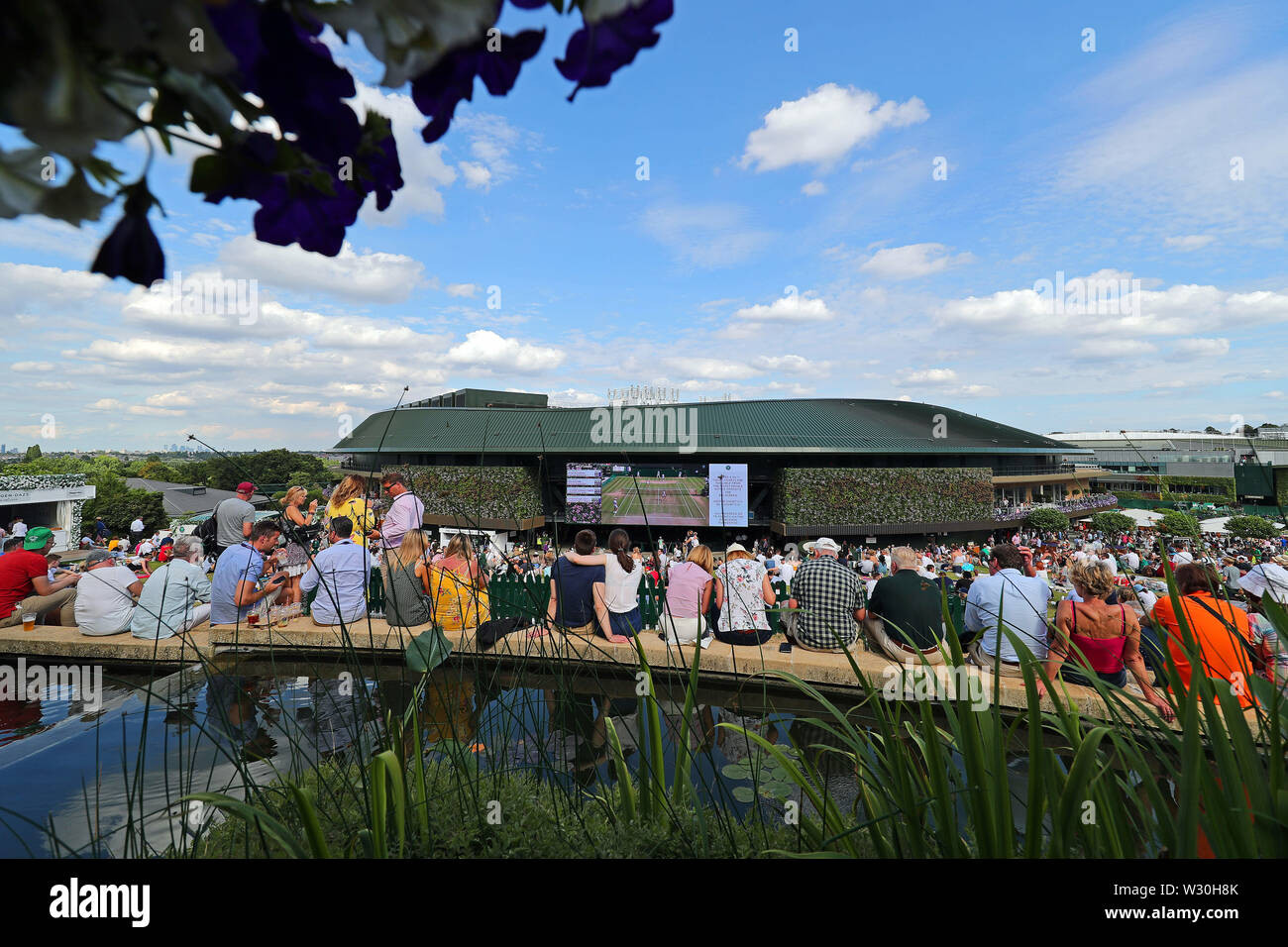 Wimbledon tennis henman hill hi-res stock photography and images - Alamy