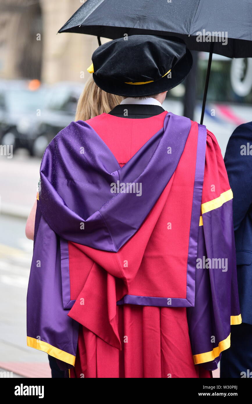 Manchester university graduation hi-res stock photography and images - Alamy
