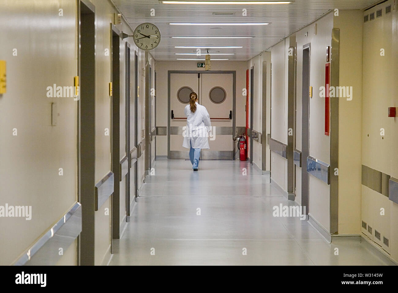 Hospital corridor hi-res stock photography and images - Alamy