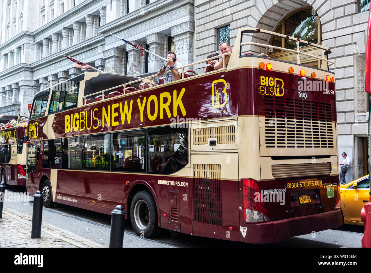 Nyc bus ad hi-res stock photography and images - Alamy
