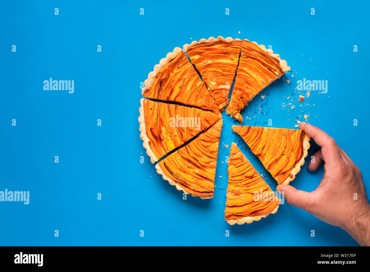 Man eating pie hi-res stock photography and images - Alamy