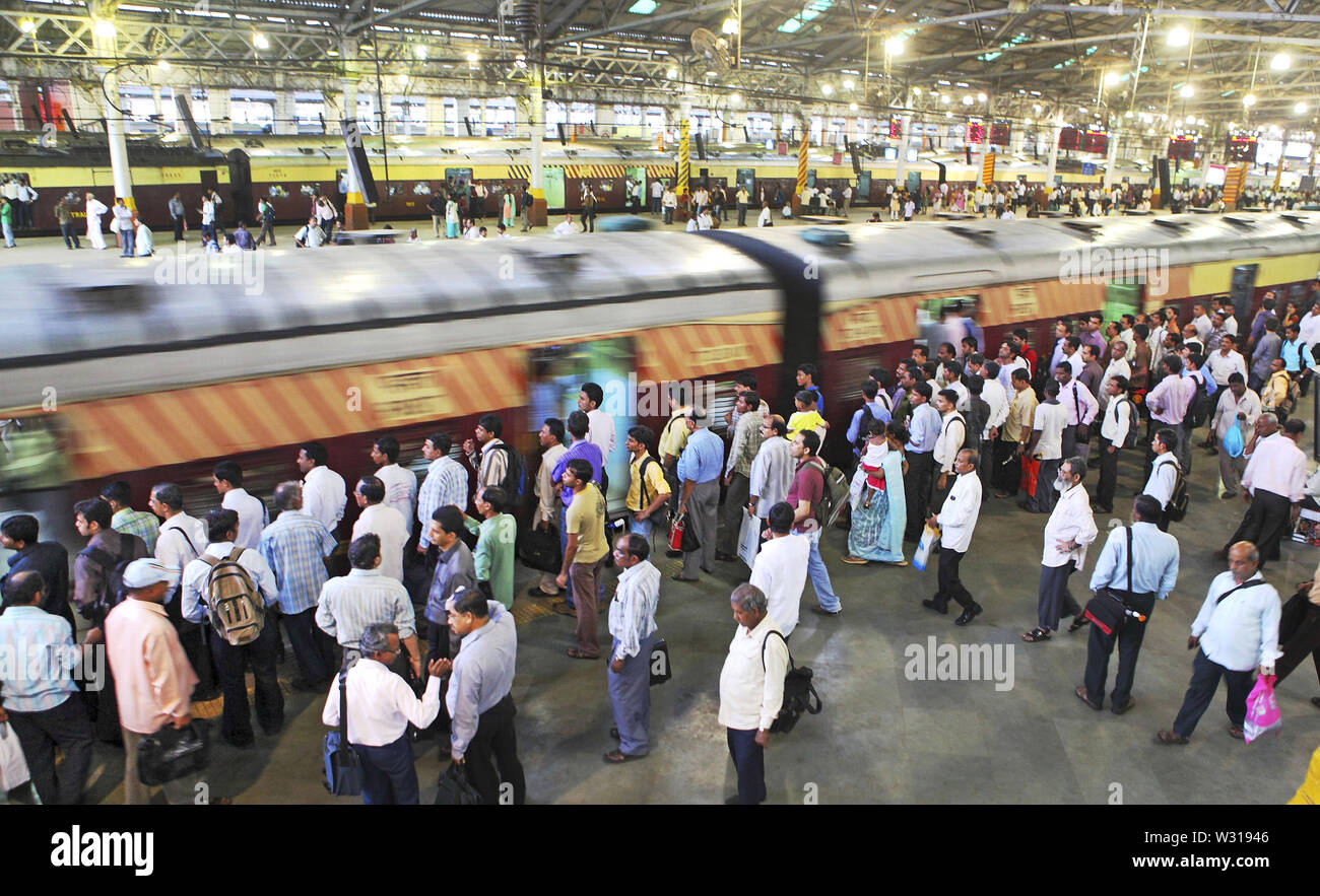 Mumbai metro train High Resolution Stock Photography and Images - Alamy