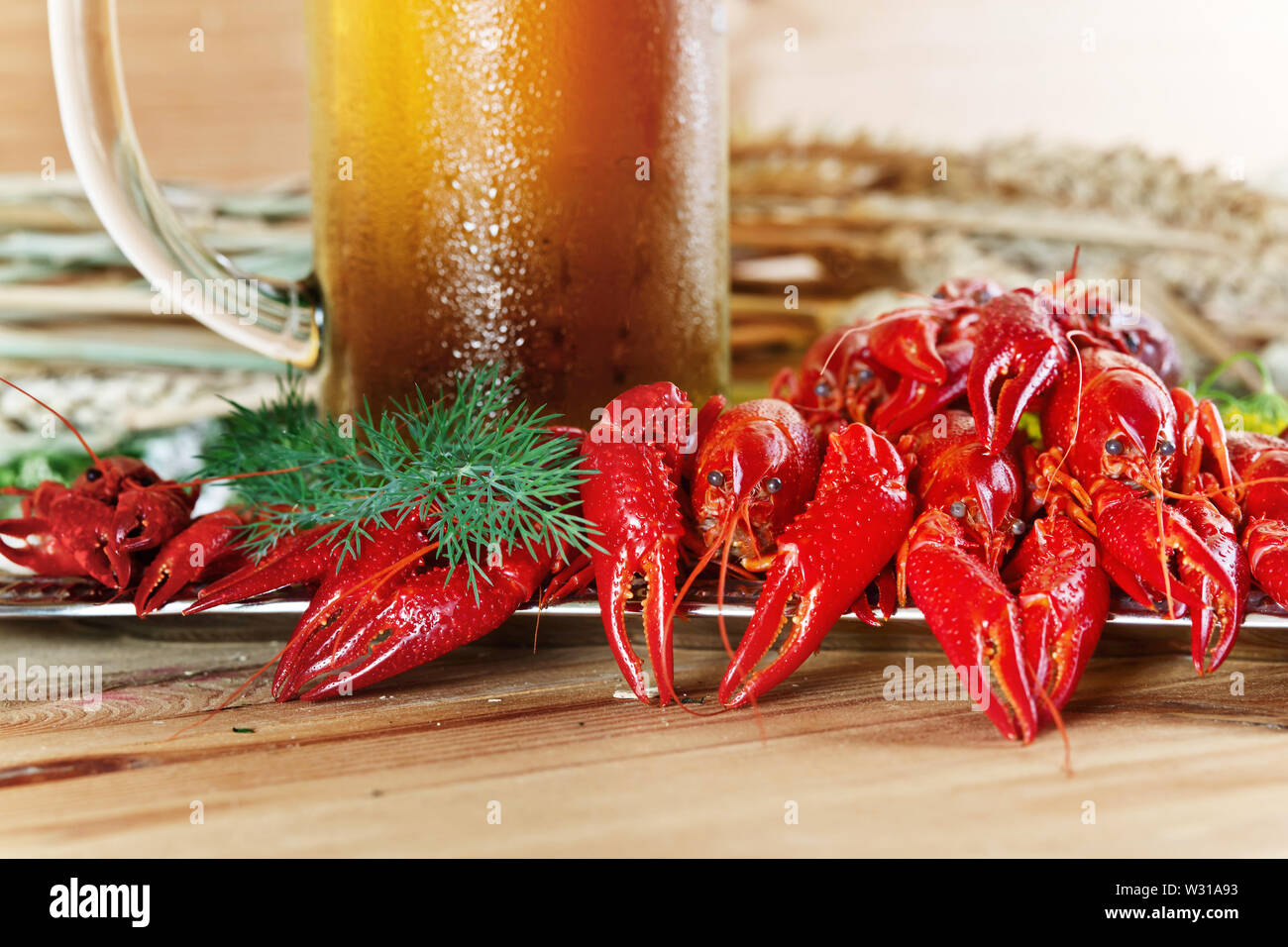 Boiled crayfish with dill and cold beer on wooden table Stock Photo - Alamy
