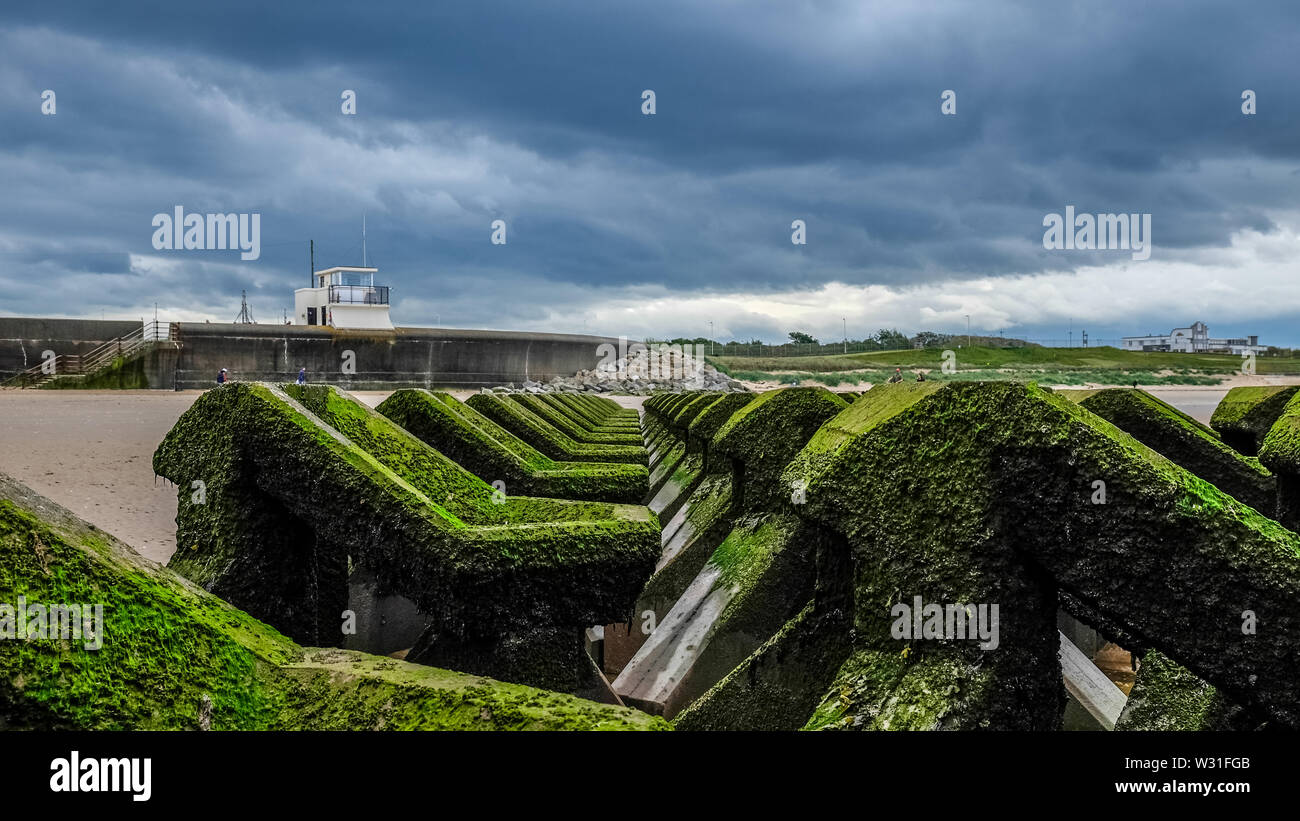 Rotten sea defences hi-res stock photography and images - Alamy