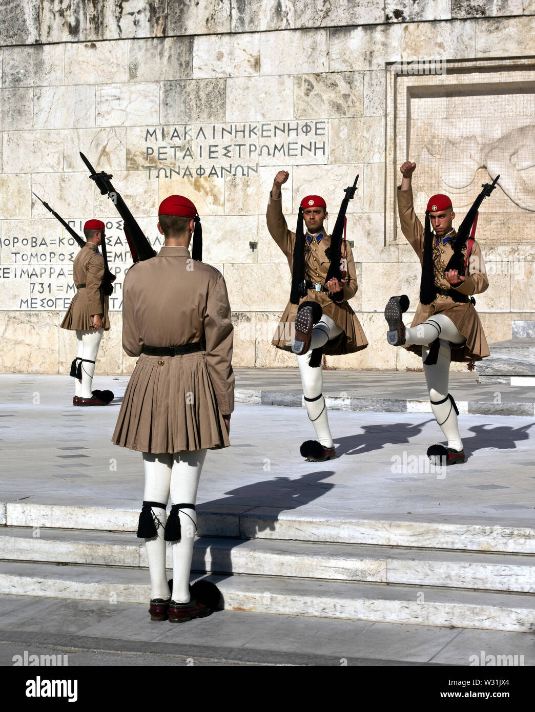 Evzones uniform hi-res stock photography and images - Alamy