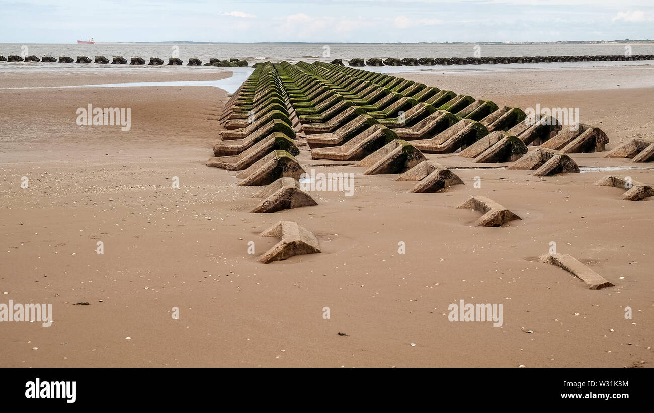 Rotten sea defences hi-res stock photography and images - Alamy