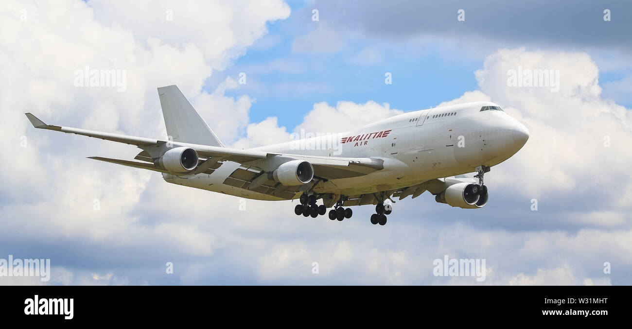 Boeing 747 landing flaps hi-res stock photography and images - Alamy