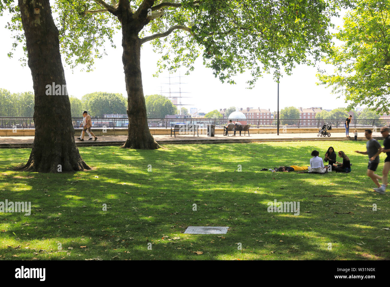 The riverside park of Island Gardens on the Isle of Dogs, with a view ...