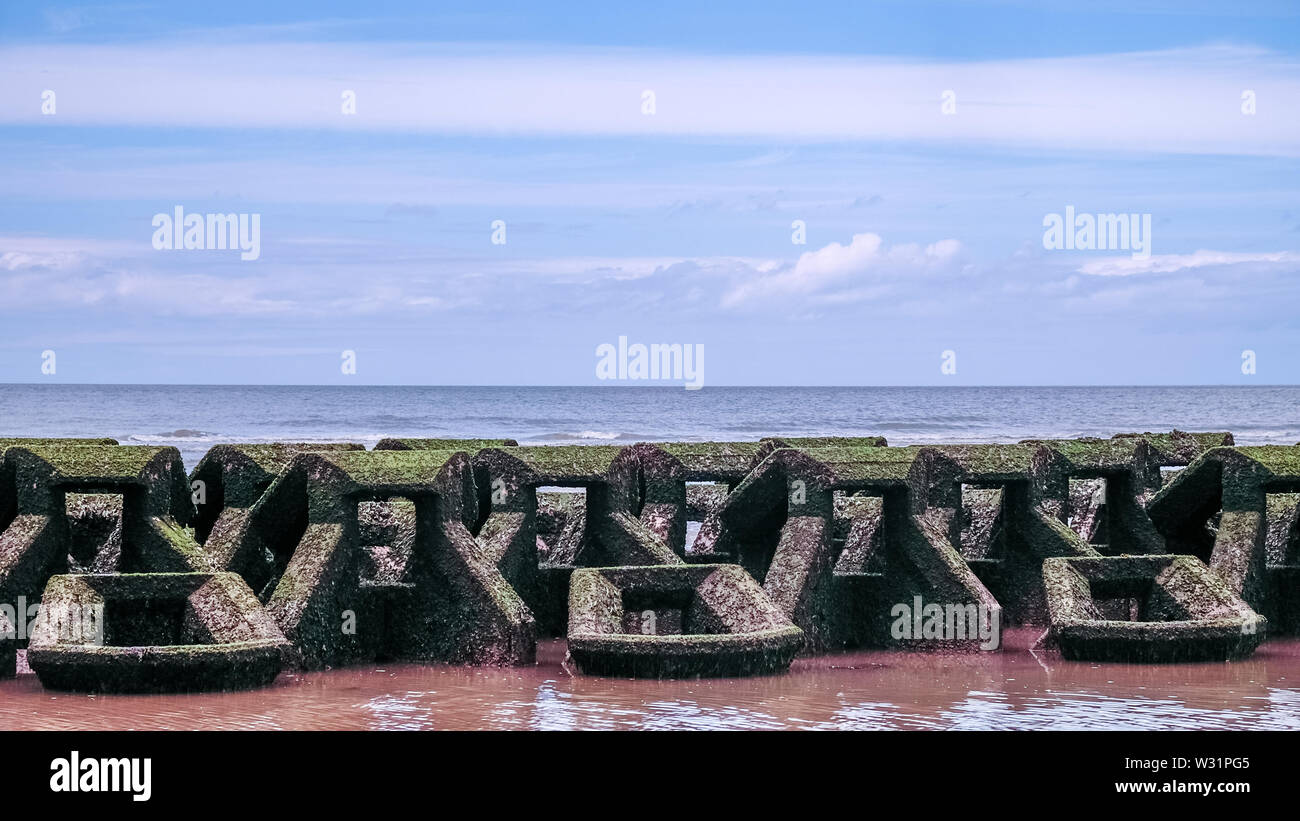 Groynes and sea defences at New Brighton Stock Photo - Alamy