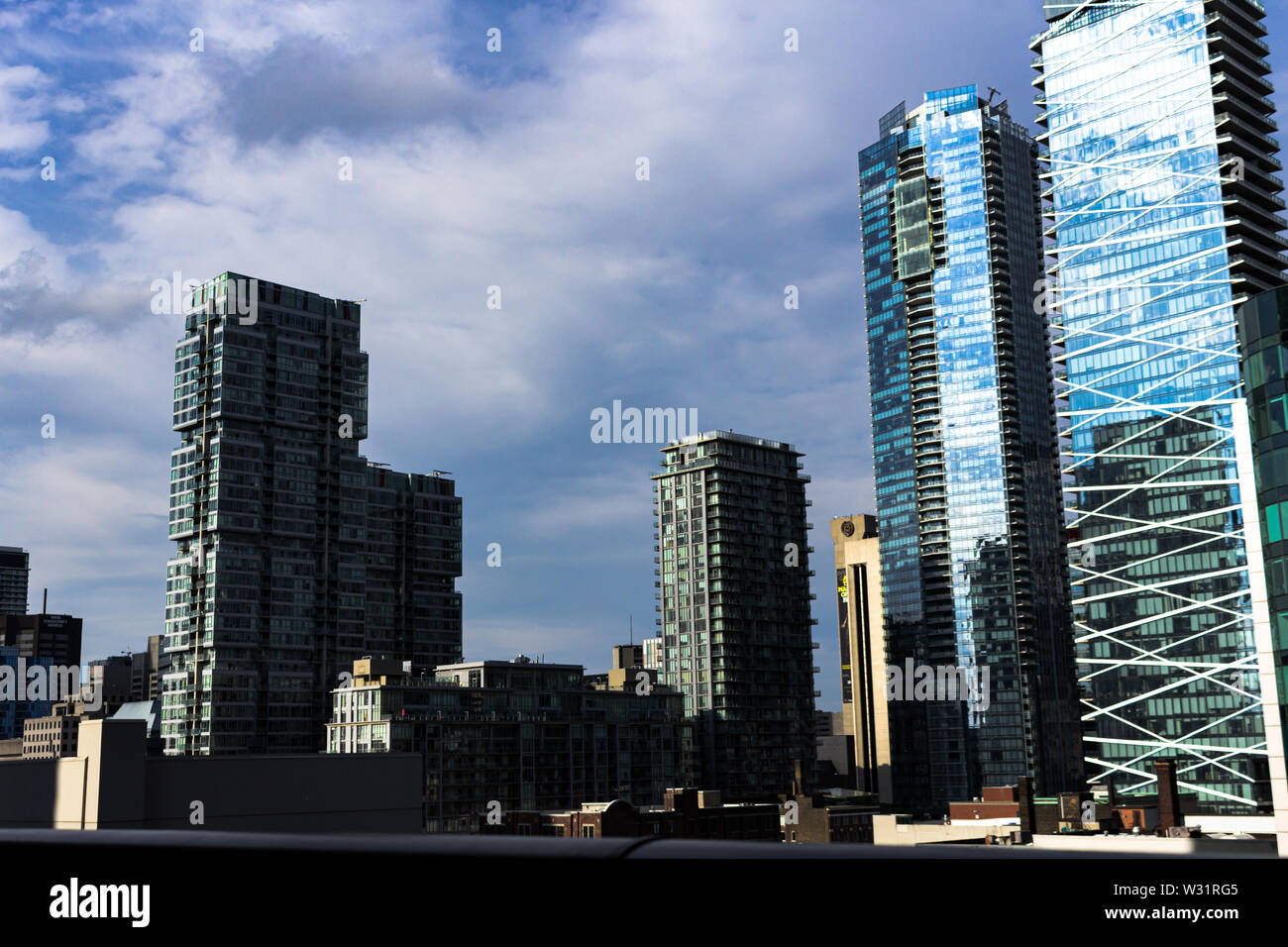 Highrises urban toronto hi-res stock photography and images - Alamy