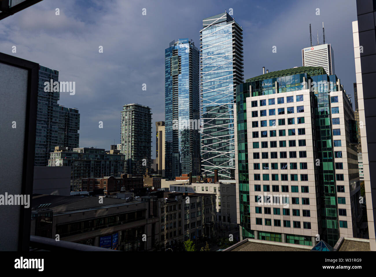 Highrises urban toronto hi-res stock photography and images - Alamy