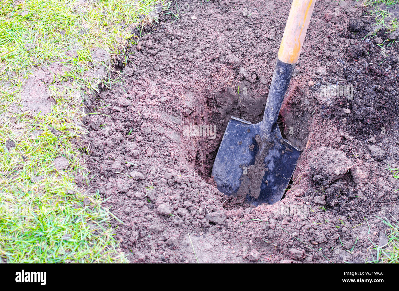 Old man digging ground hi-res stock photography and images - Alamy