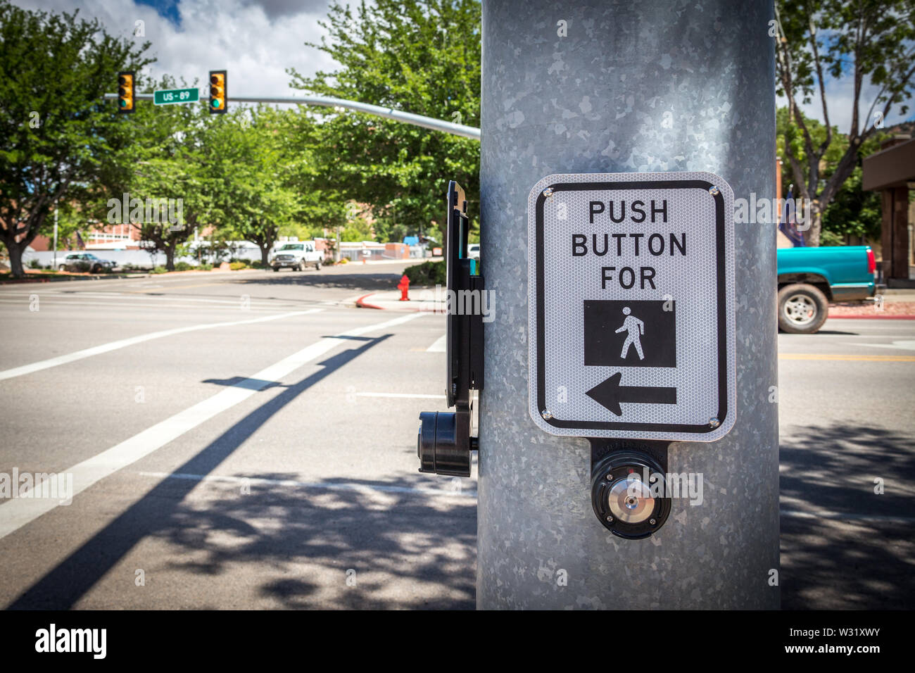 push button for crosswalk sign ona road in USA Stock Photo - Alamy