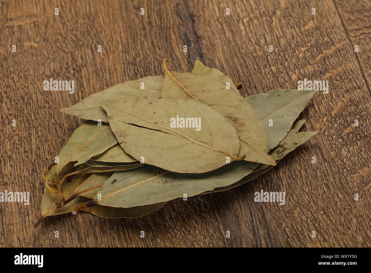 Dry laurel leaves - ready for cooking Stock Photo - Alamy