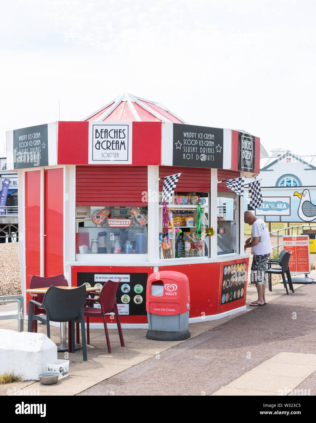 A British seaside ice bream and sweet stall Stock Photo - Alamy