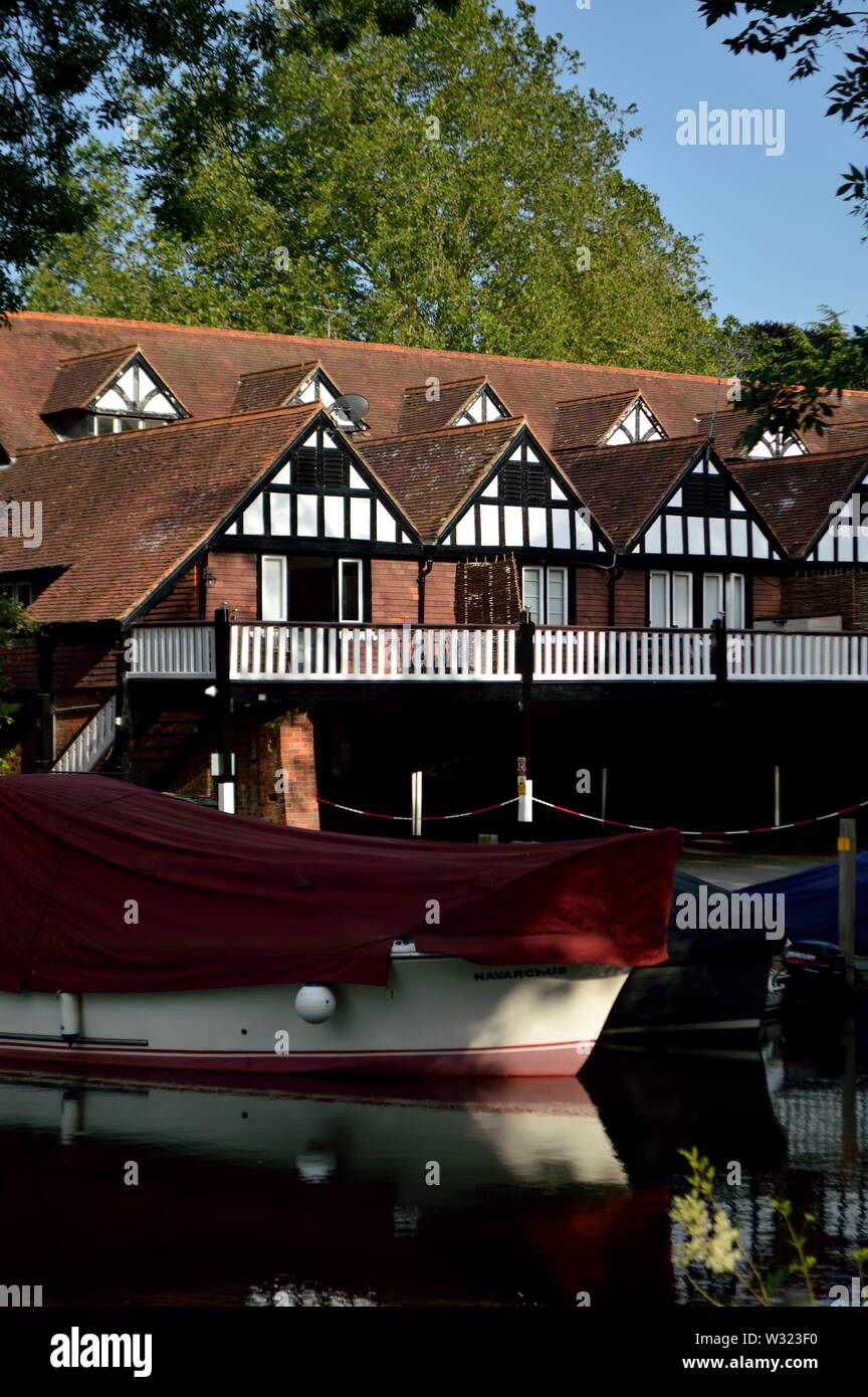 River Thames at Goring Stock Photo - Alamy
