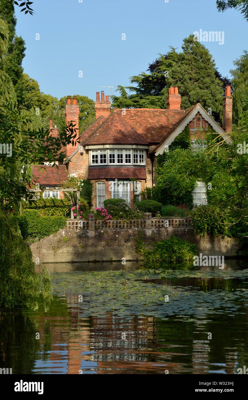 Thames at goring hi-res stock photography and images - Alamy