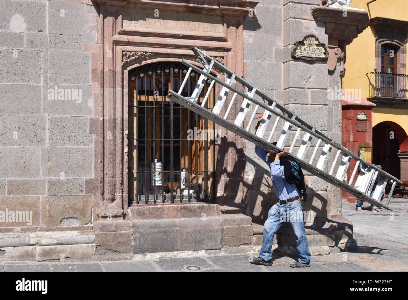Daily life of worker hi-res stock photography and images - Alamy