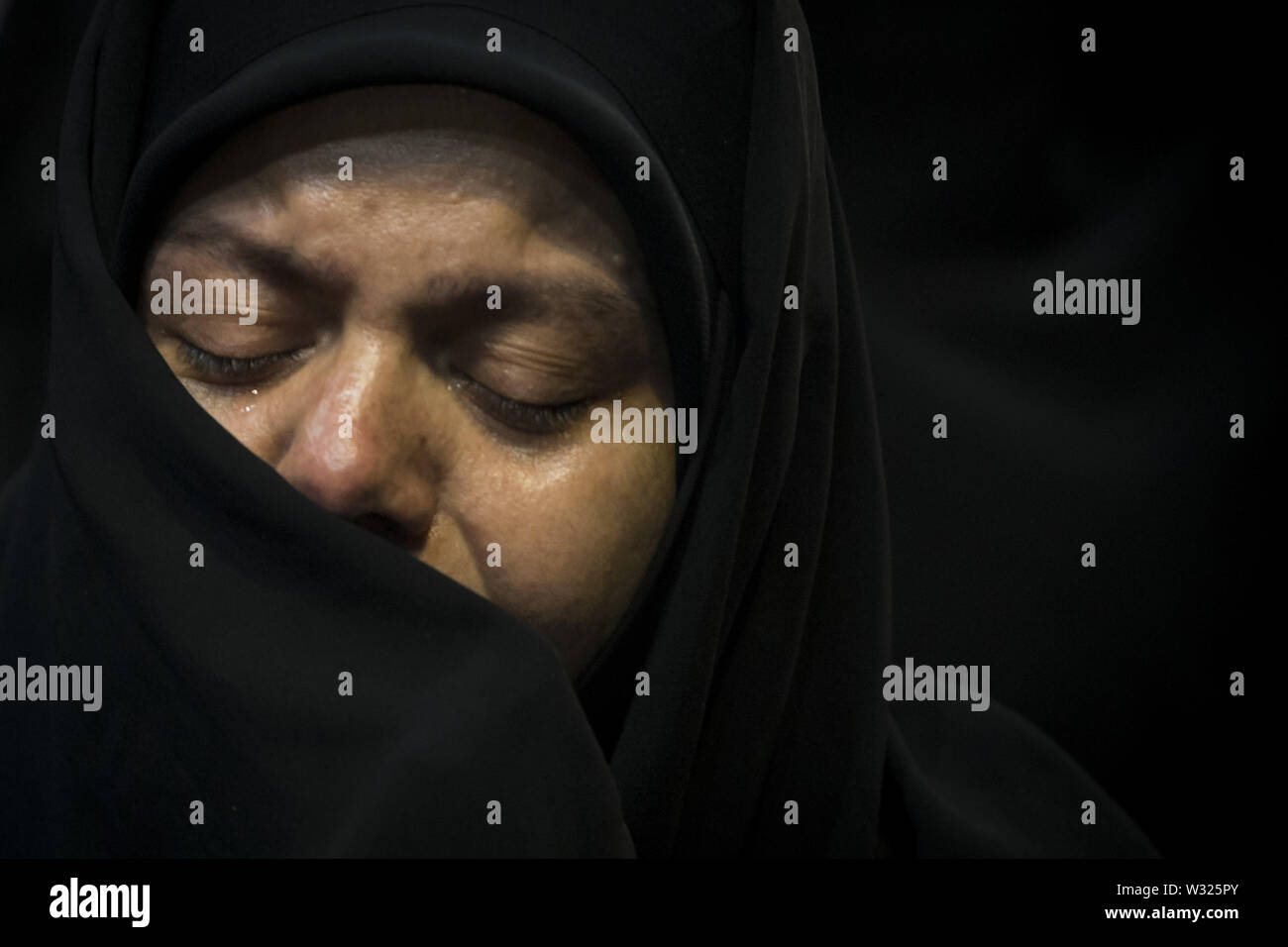 Iranian woman in hijab hi-res stock photography and images - Alamy