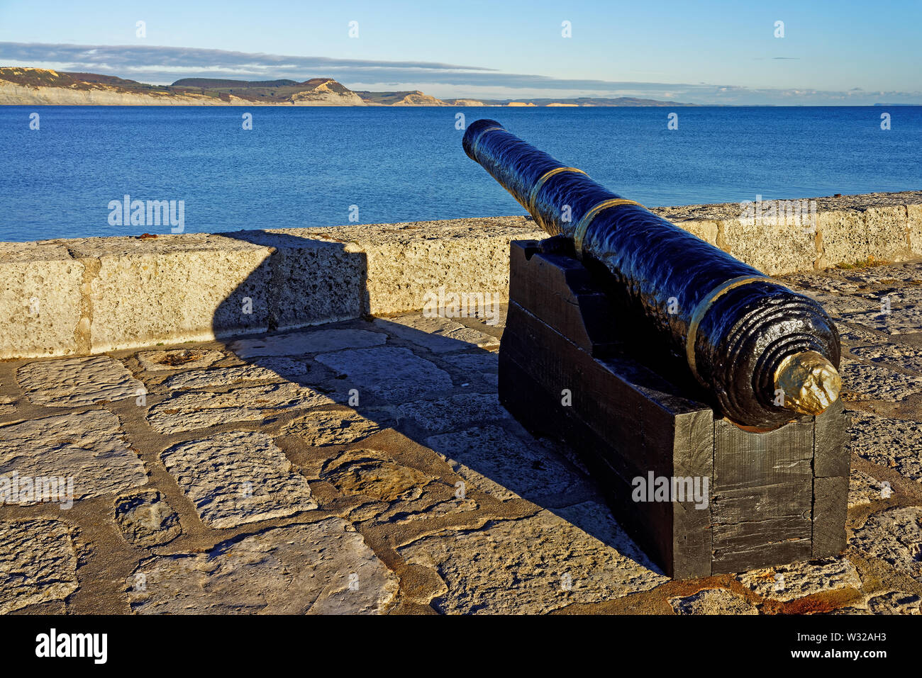 Golden cannon hi-res stock photography and images - Alamy