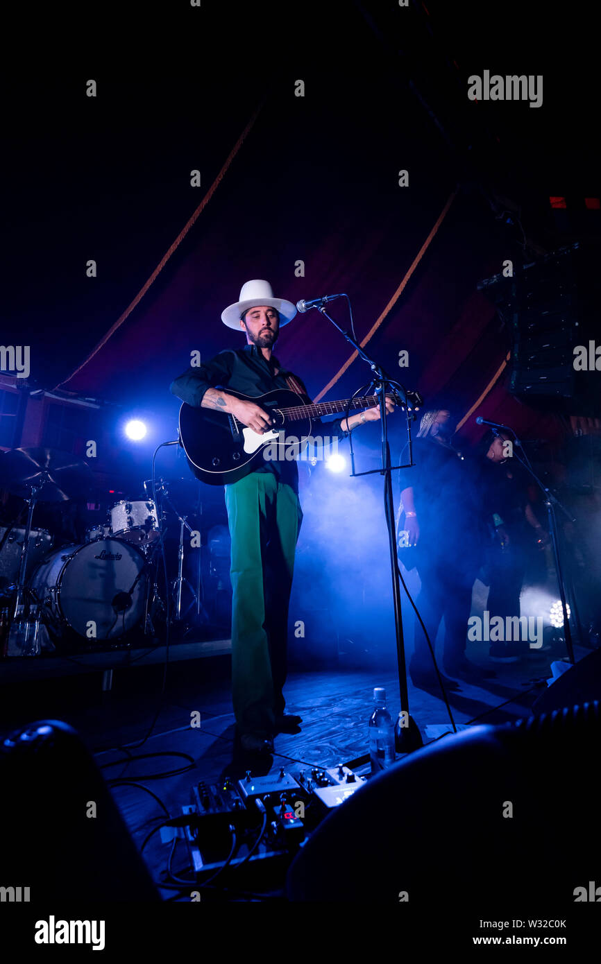 Ryan bingham hi-res stock photography and images - Alamy