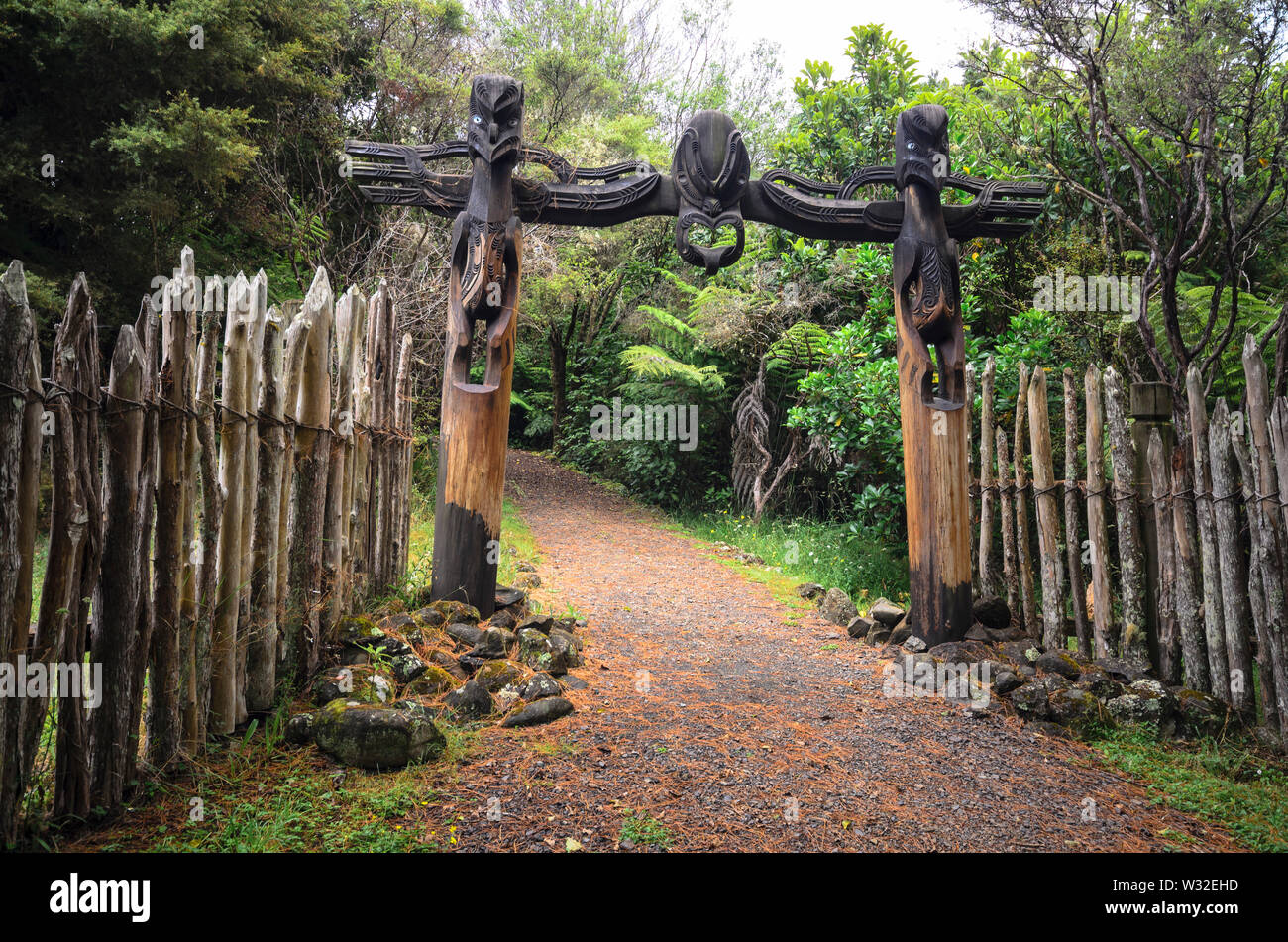 Maori gate hi-res stock photography and images - Alamy