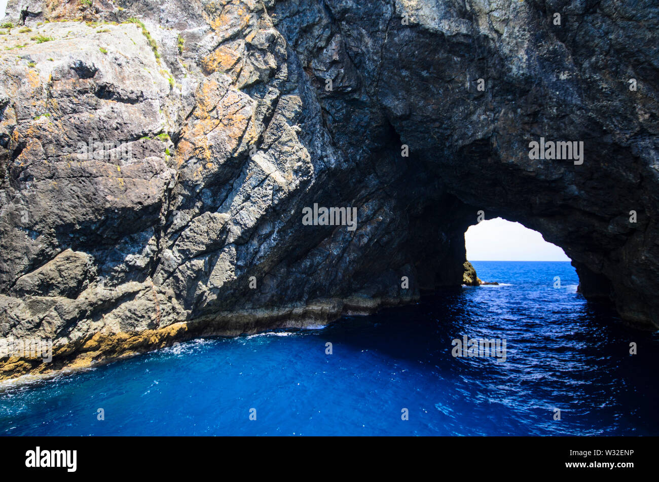 Hole in the Rock, Bay of Islands Stock Photo - Alamy