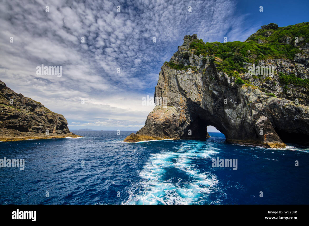 Hole in the Rock, Bay of Islands Stock Photo - Alamy